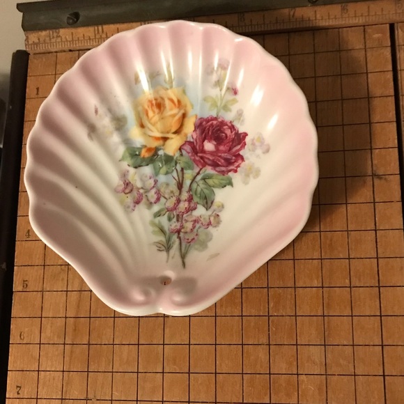 Wheelock & Co | Dining | Royal Rose Antique Pink Shell Dish Wheelock Co ...